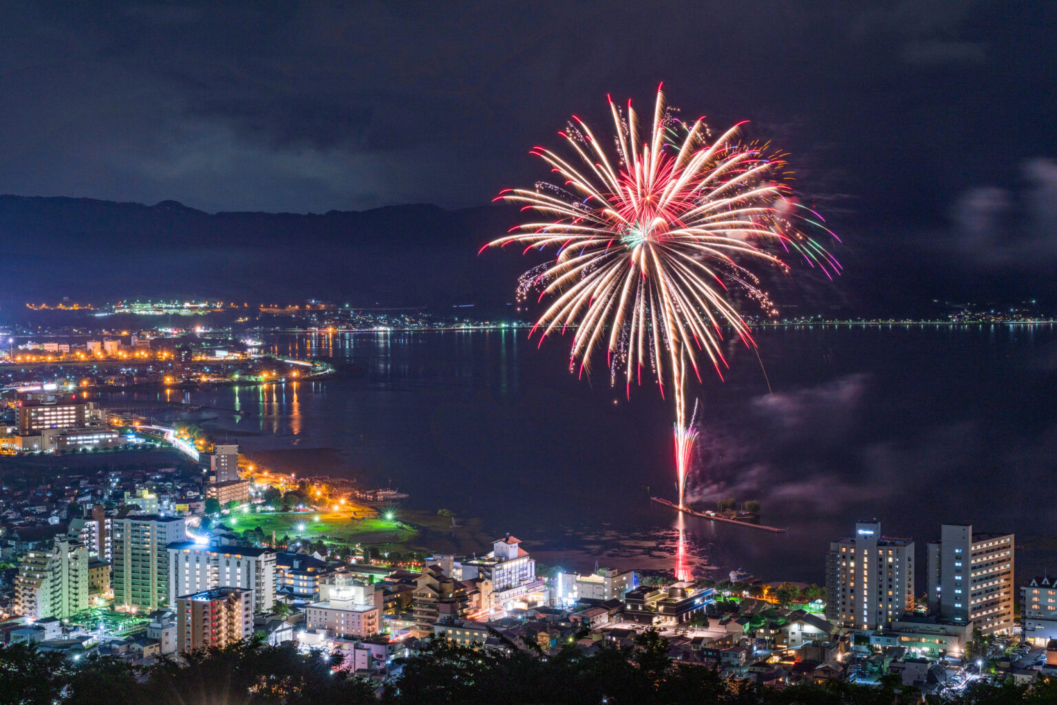諏訪湖サマーナイト花火(長野県諏訪市) | 空花火2026